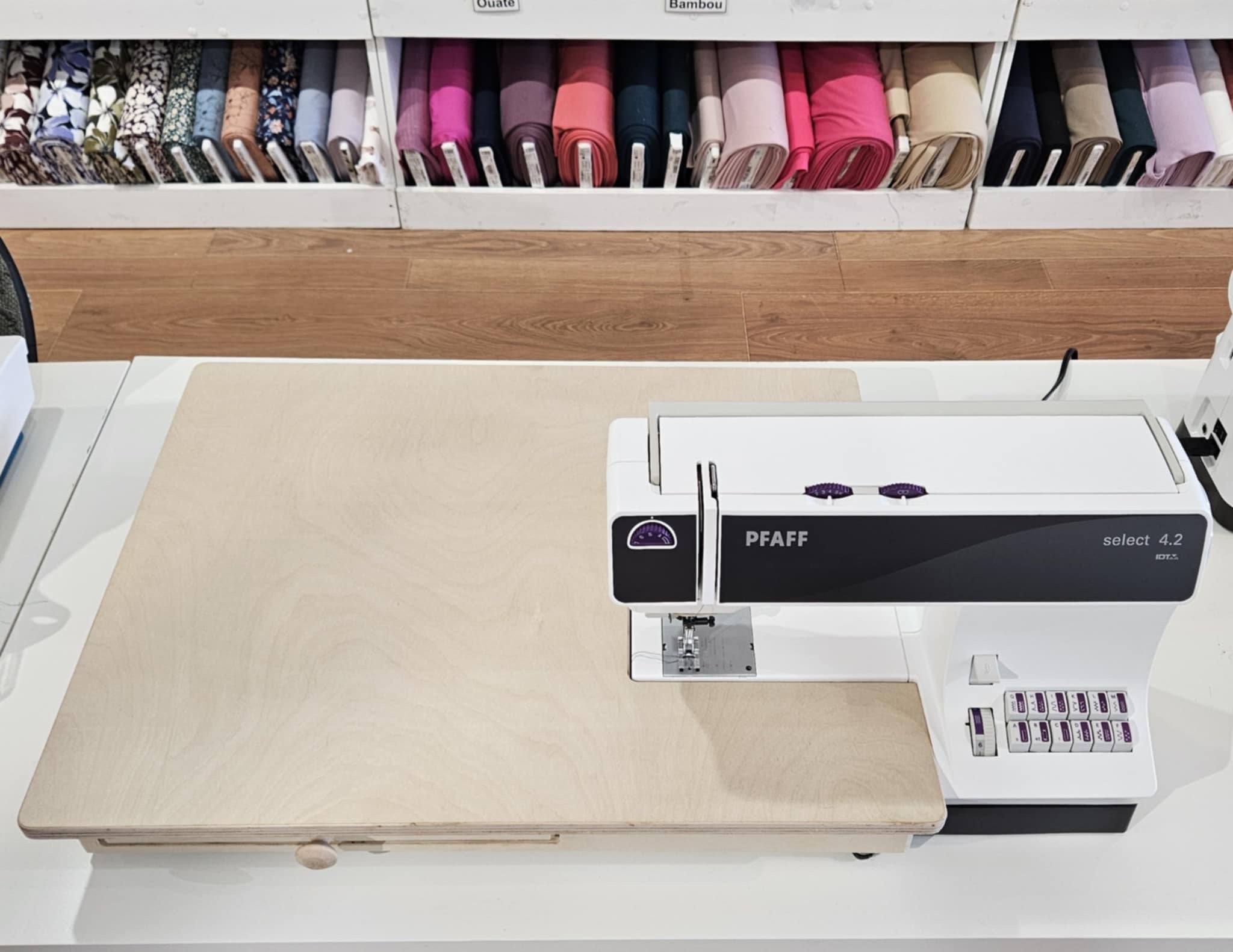 Magasin de couture et de machines à coudre, Centre de couture Gema